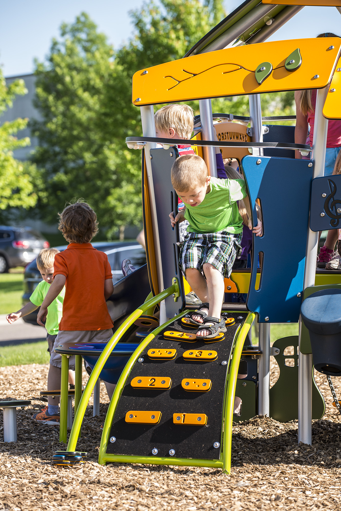 Motion - Compact Full of Interactive Play Events - Smart Play