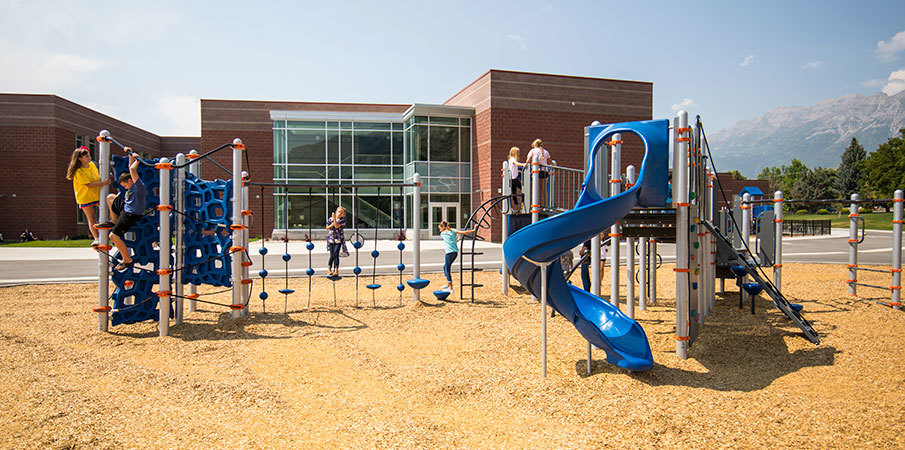 Edgemont Elementary School - Schoolyard fun!